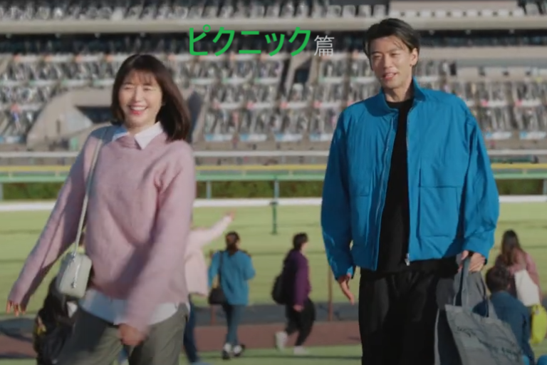 竹内涼真 競馬場に登場！CMサイン『ピクニック』篇【2025】 | JRA競馬ナンデもサイト